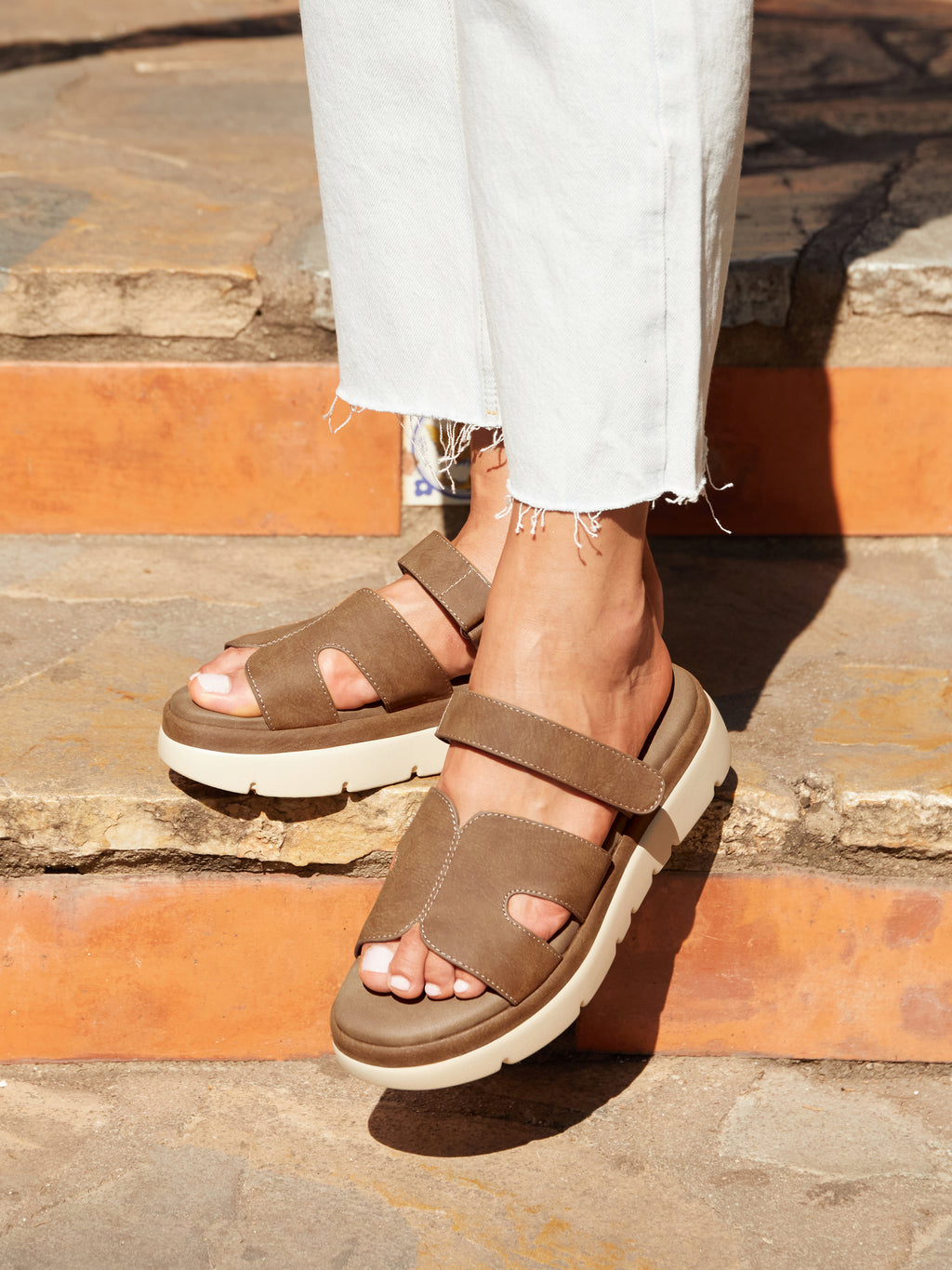 Tan Faux Nubuck Chunky Link Strap Sandal – Linzi