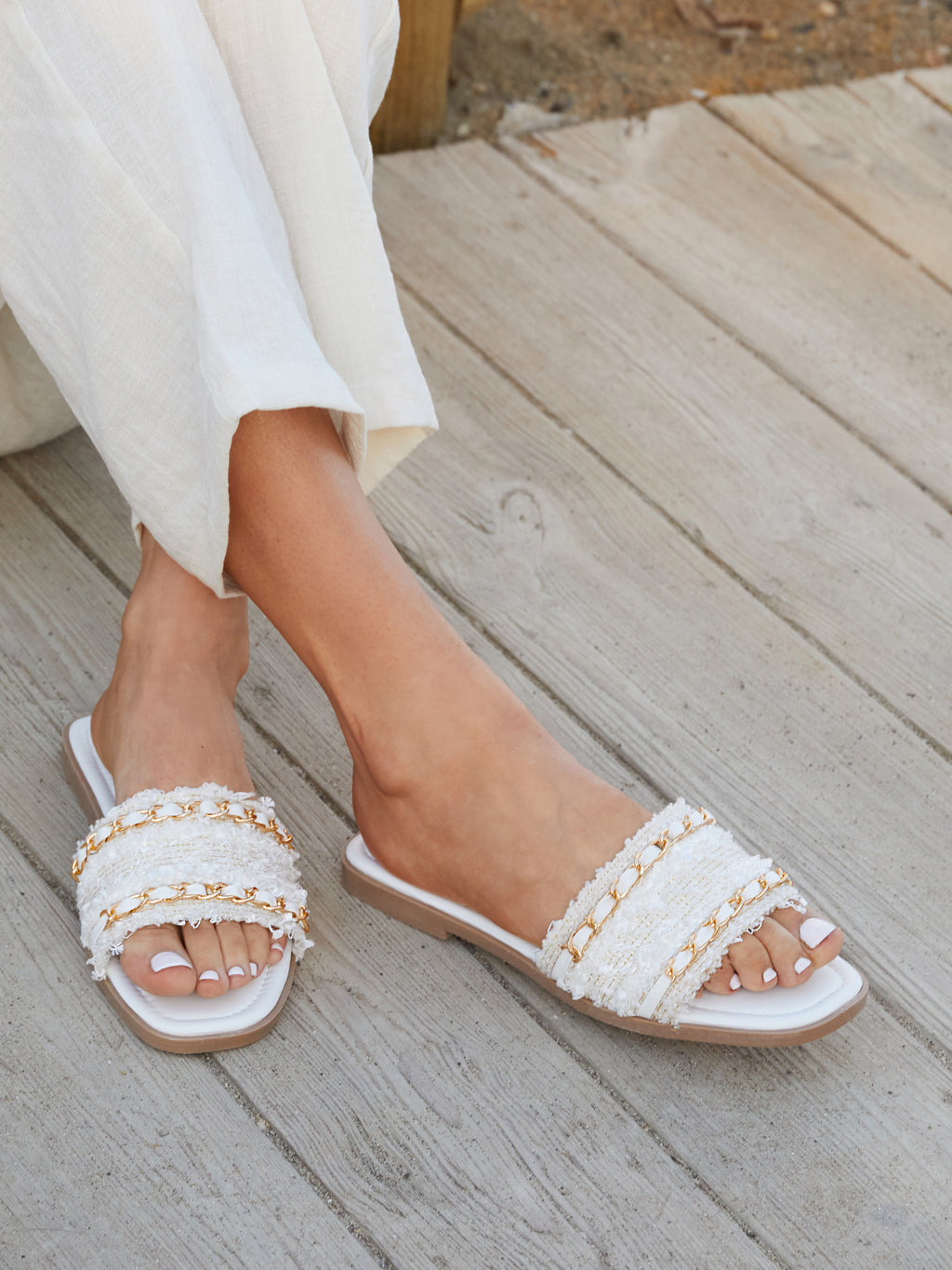White Faux Leather Slider With Frayed Chain Front Strap – Linzi